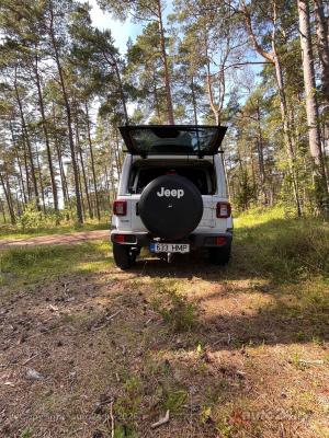 White Jeep Wrangler 2021 in Tallinn, with an engine capacity of 2.00 L and mileage of 140 thousand km for 44900 €, photo 10 on AUTOMOTO.COM.LV