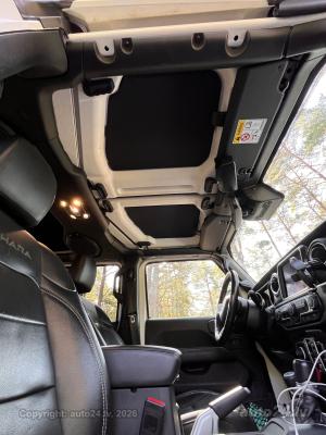 White Jeep Wrangler 2021 in Tallinn, with an engine capacity of 2.00 L and mileage of 140 thousand km for 44900 €, photo 26 on AUTOMOTO.COM.LV