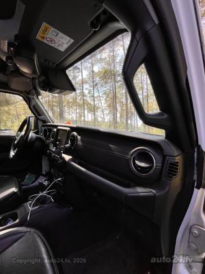 White Jeep Wrangler 2021 in Tallinn, with an engine capacity of 2.00 L and mileage of 140 thousand km for 44900 €, photo 28 on AUTOMOTO.COM.LV