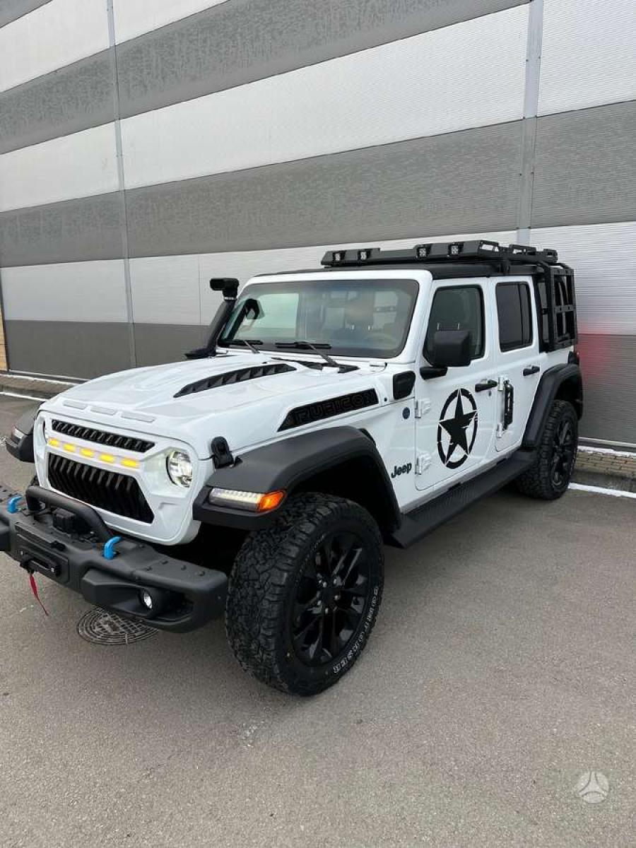 White Jeep Wrangler 2022 in Siauliai, with an engine capacity of 2.00 L and mileage of 49 thousand km for 45980 €, photo 4 on AUTOMOTO.COM.LV
