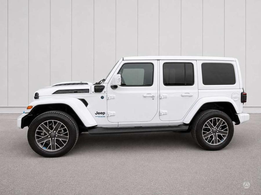 White Jeep Wrangler 2022 in Vilnius, with an engine capacity of 2.00 L and mileage of 54 thousand km for 44900 €, photo 4 on AUTOMOTO.COM.LV