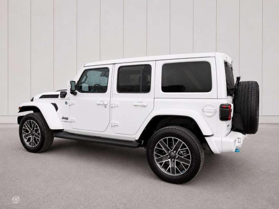 White Jeep Wrangler 2022 in Vilnius, with an engine capacity of 2.00 L and mileage of 54 thousand km for 44900 €, photo 5 on AUTOMOTO.COM.LV