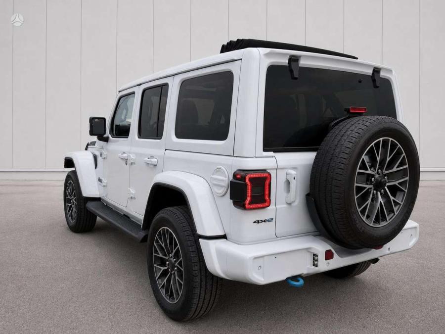 White Jeep Wrangler 2022 in Vilnius, with an engine capacity of 2.00 L and mileage of 54 thousand km for 44900 €, photo 6 on AUTOMOTO.COM.LV