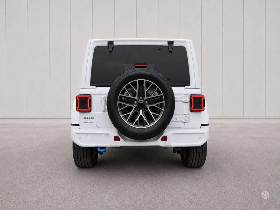White Jeep Wrangler 2022 in Vilnius, with an engine capacity of 2.00 L and mileage of 54 thousand km for 44900 €, photo 7 on AUTOMOTO.COM.LV