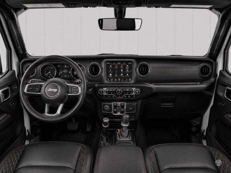 White Jeep Wrangler 2022 in Vilnius, with an engine capacity of 2.00 L and mileage of 54 thousand km for 44900 €, photo 12 on AUTOMOTO.COM.LV