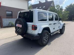 White Jeep Wrangler 2024 in Kaunas, with an engine capacity of 3.60 L and mileage of 3 thousand km for 44000 €, photo 5 on AUTOMOTO.COM.LV