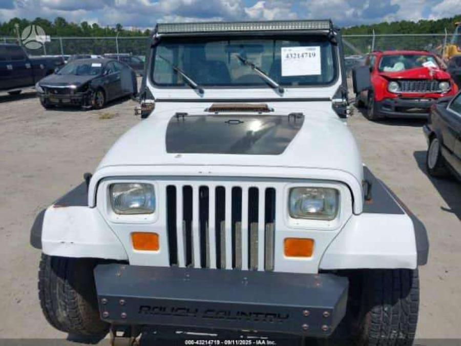 Balts Jeep Wrangler 1994 Viļņa, ar dzinēja tilpumu 2.50 L un nobraukumu 242 tūkst. km par 7200 €, foto 5 vietnē AUTOMOTO.COM.LV