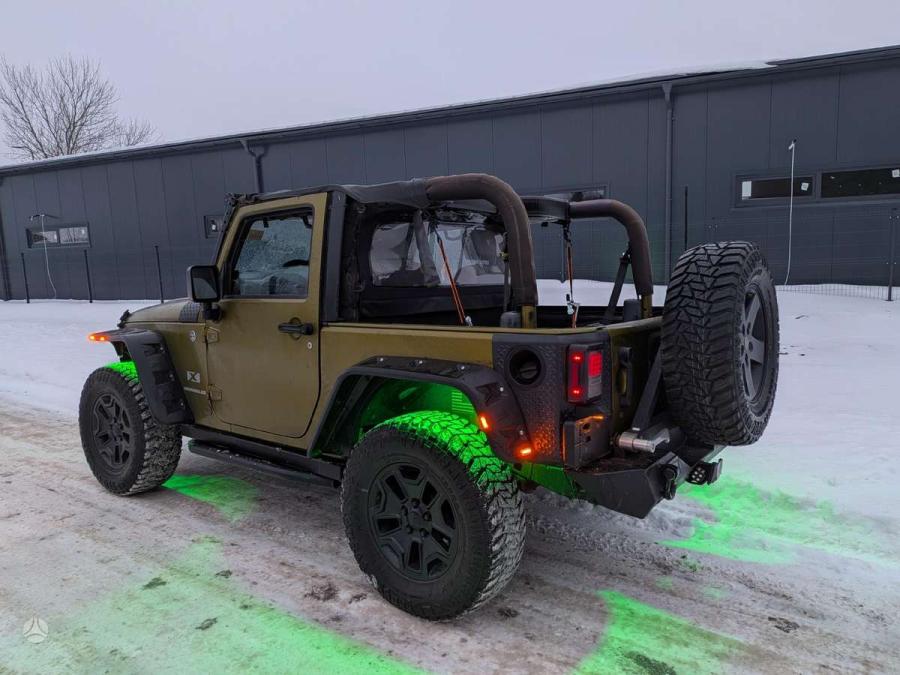 Yellow Jeep Wrangler 2007 in Vilnius, with an engine capacity of 3.78 L and mileage of 262 thousand km for 9559 €, photo 8 on AUTOMOTO.COM.LV