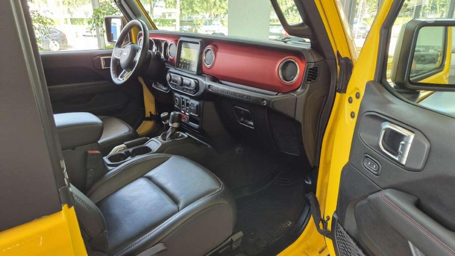 Dzeltens Jeep Wrangler 2020 Marijampole, ar dzinēja tilpumu 2.14 L un nobraukumu 74 tūkst. km par 33999 €, foto 26 vietnē AUTOMOTO.COM.LV