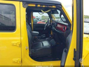 Yellow Jeep Wrangler 2021 in Klaipeda, with an engine capacity of 2.99 L and mileage of 139 thousand km for 18500 €, photo 6 on AUTOMOTO.COM.LV