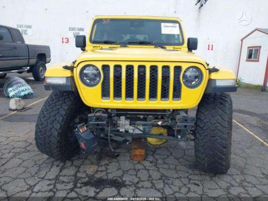 Yellow Jeep Wrangler 2021 in Klaipeda, with an engine capacity of 2.99 L and mileage of 139 thousand km for 18500 €, photo 7 on AUTOMOTO.COM.LV