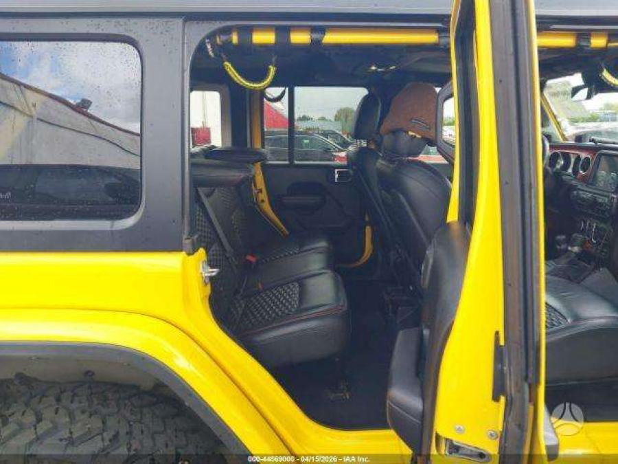 Yellow Jeep Wrangler 2021 in Klaipeda, with an engine capacity of 2.99 L and mileage of 139 thousand km for 18500 €, photo 9 on AUTOMOTO.COM.LV