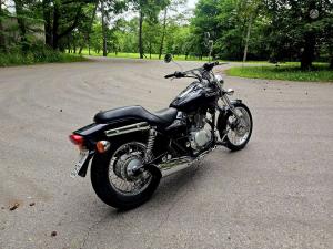 Melns Kawasaki Eliminator 1998 Kauņa, ar dzinēja tilpumu 0.13 L un nobraukumu 37 tūkst. km par 1900 €, foto  vietnē AUTOMOTO.COM.LV