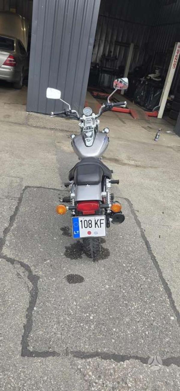 Pelēks Kawasaki Eliminator 2004 Viļņa, ar dzinēja tilpumu 0.13 L un nobraukumu 3 tūkst. km par 1800 €, foto 3 vietnē AUTOMOTO.COM.LV