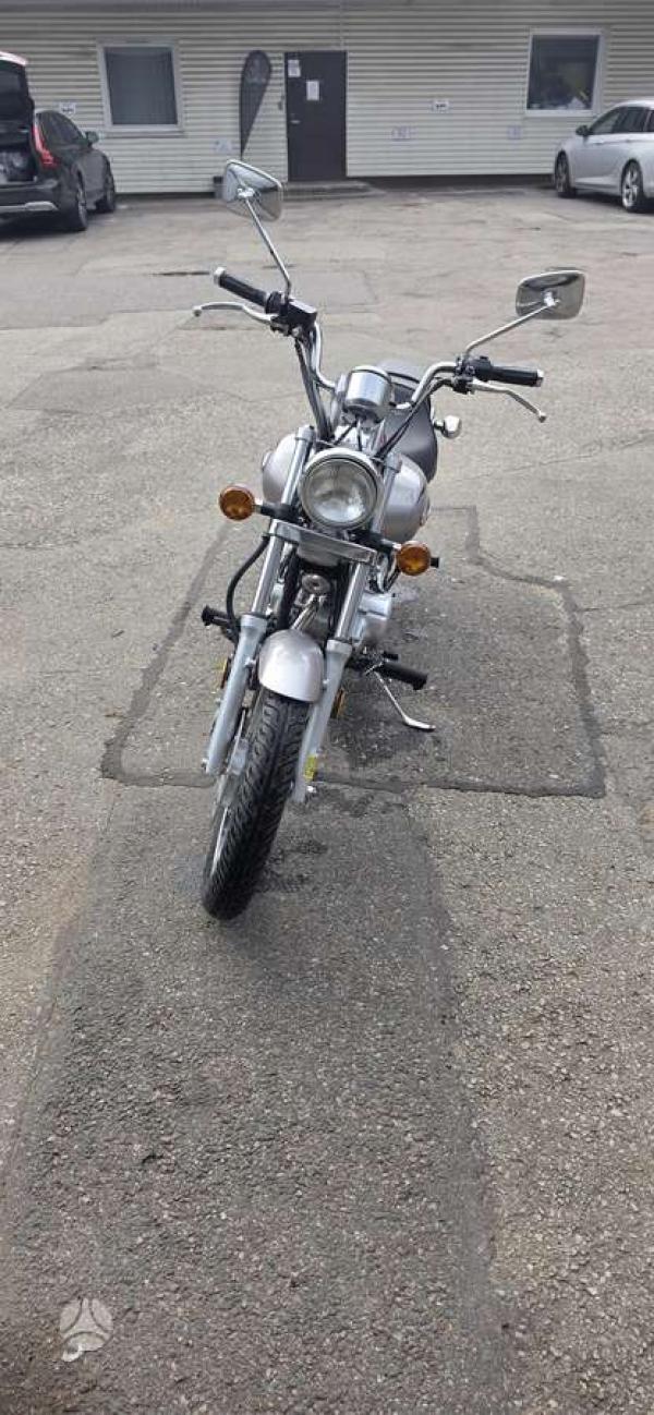 Pelēks Kawasaki Eliminator 2004 Viļņa, ar dzinēja tilpumu 0.13 L un nobraukumu 3 tūkst. km par 1800 €, foto 4 vietnē AUTOMOTO.COM.LV