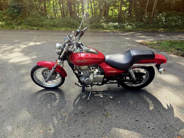 Кавасаки Eliminator 1999 в Каунас на AUTOMOTO.COM.LV Красный Кавасаки Eliminator 1999 в Каунас, объемом двигателя 0.13 л и пробегом 39 тыс. км за 1700 €, фото 7 на AUTOMOTO.COM.LV