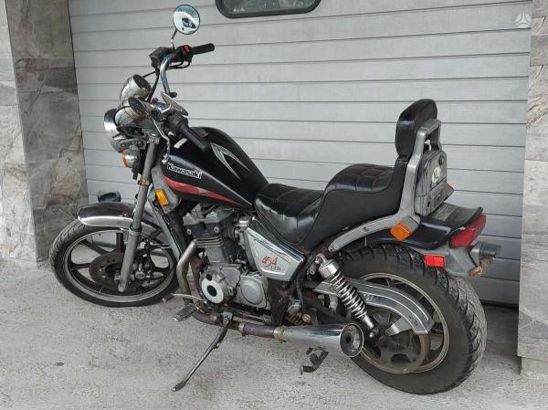 Melns Kawasaki EN 1986 Viļņa, ar dzinēja tilpumu 0.45 L un nobraukumu 89 tūkst. km par 680 €, foto 6 vietnē AUTOMOTO.COM.LV