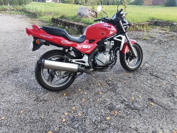 Kawasaki ER 5 1999 Gulbene, ar dzinēja tilpumu 0.50 L un nobraukumu 0 tūkst. km par 1450 €, foto 3 vietnē AUTOMOTO.COM.LV