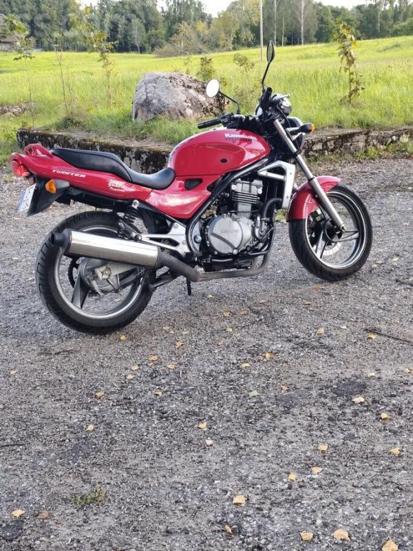Kawasaki ER 5 1999 Gulbene, ar dzinēja tilpumu 0.50 L un nobraukumu 0 tūkst. km par 1450 €, foto 10 vietnē AUTOMOTO.COM.LV
