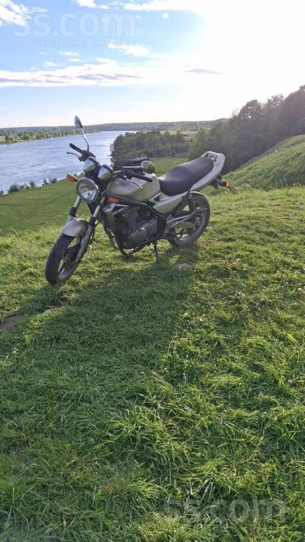 Кавасаки ER 5 2002 в Айзкраукле, объемом двигателя 0.50 л и пробегом 0 тыс. км за 1500 €, фото 1 на AUTOMOTO.COM.LV