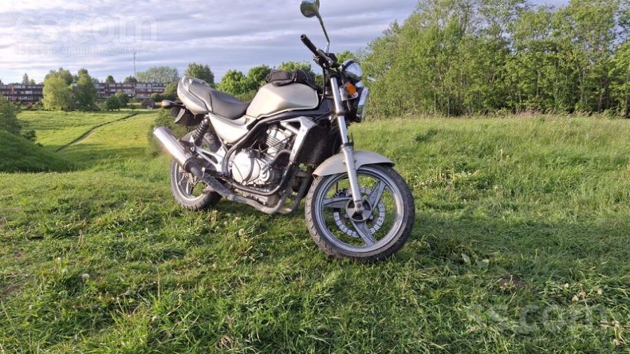 Kawasaki ER 5 2002 Aizkraukle, ar dzinēja tilpumu 0.50 L un nobraukumu 0 tūkst. km par 1500 €, foto 3 vietnē AUTOMOTO.COM.LV