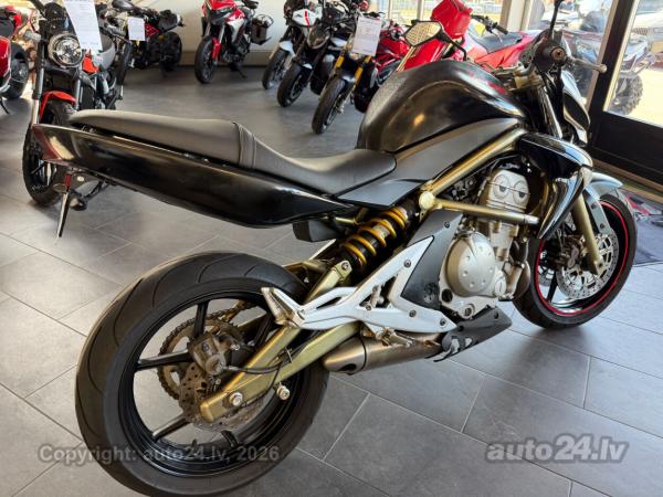 Black Kawasaki ER-6N 2007 in Tallinn, with an engine capacity of 0.65 L and mileage of 62 thousand km for 1990 €, photo 3 on AUTOMOTO.COM.LV