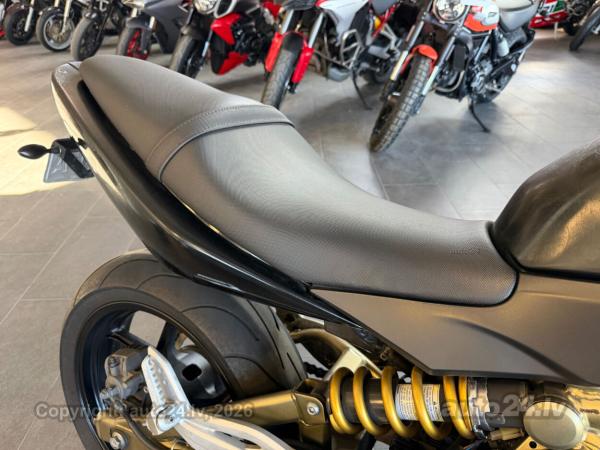Black Kawasaki ER-6N 2007 in Tallinn, with an engine capacity of 0.65 L and mileage of 62 thousand km for 1990 €, photo 5 on AUTOMOTO.COM.LV