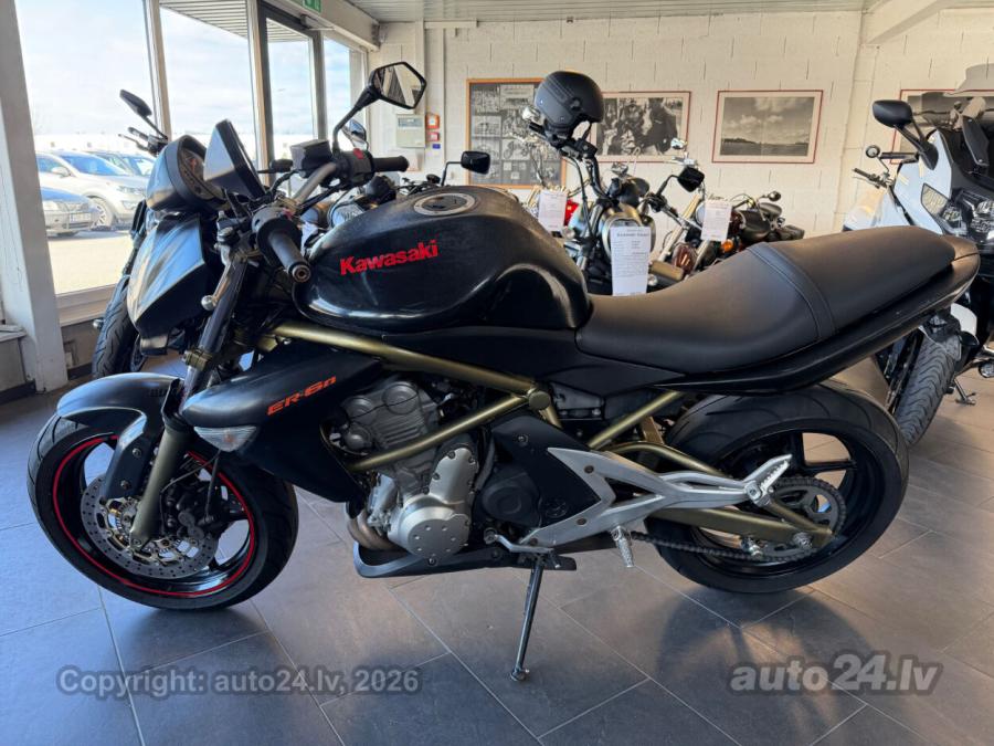Melns Kawasaki ER-6N 2007 Tallina, ar dzinēja tilpumu 0.65 L un nobraukumu 62 tūkst. km par 1990 €, foto 10 vietnē AUTOMOTO.COM.LV