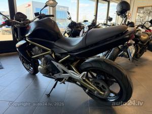 Melns Kawasaki ER-6N 2007 Tallina, ar dzinēja tilpumu 0.65 L un nobraukumu 62 tūkst. km par 1990 €, foto 15 vietnē AUTOMOTO.COM.LV