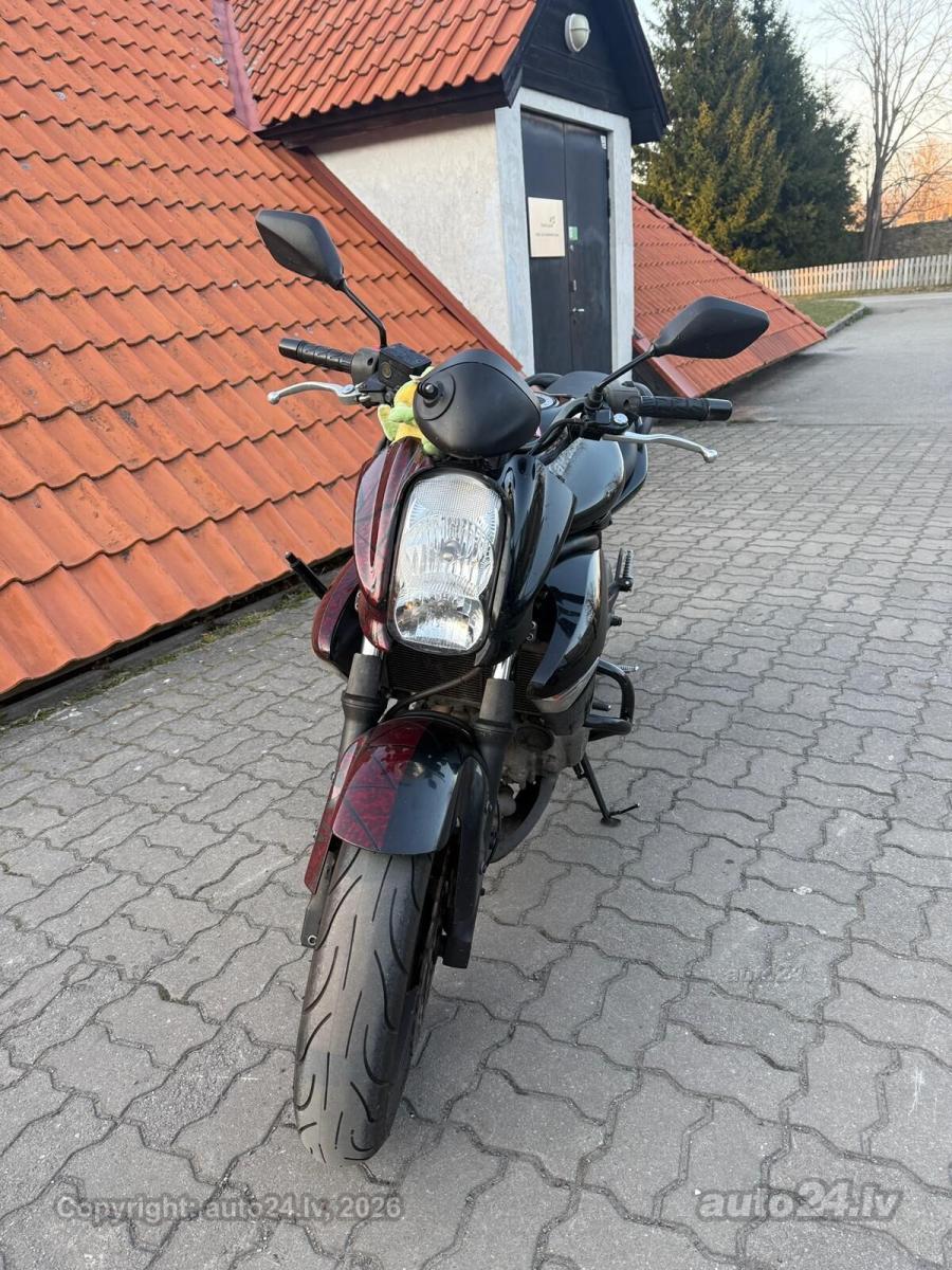 Black Kawasaki ER-6N 2008 in Tallinn, with an engine capacity of 0.65 L and mileage of 42 thousand km for 3000 €, photo 7 on AUTOMOTO.COM.LV
