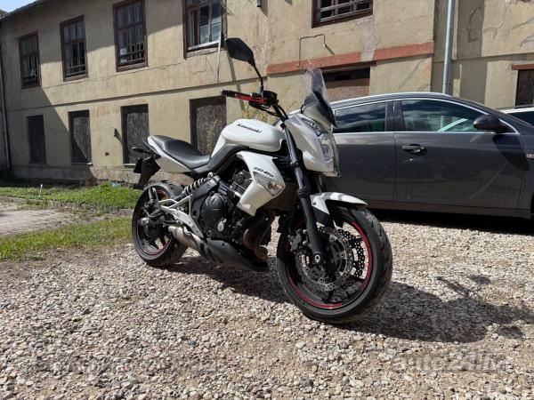 Melns Kawasaki ER-6N 2011 Tartu, ar dzinēja tilpumu 0.65 L un nobraukumu 26 tūkst. km par 3500 €, foto 1 vietnē AUTOMOTO.COM.LV