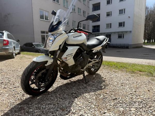 Melns Kawasaki ER-6N 2011 Tartu, ar dzinēja tilpumu 0.65 L un nobraukumu 26 tūkst. km par 3500 €, foto 2 vietnē AUTOMOTO.COM.LV