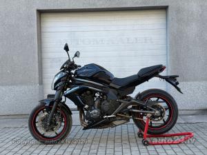 Melns Kawasaki ER-6N 2012 Pērnava, ar dzinēja tilpumu 0.65 L un nobraukumu 35 tūkst. km par 4190 €, foto  vietnē AUTOMOTO.COM.LV