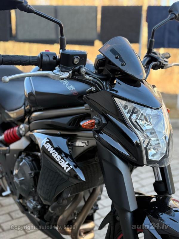 Melns Kawasaki ER-6N 2012 Pērnava, ar dzinēja tilpumu 0.65 L un nobraukumu 35 tūkst. km par 4190 €, foto 10 vietnē AUTOMOTO.COM.LV