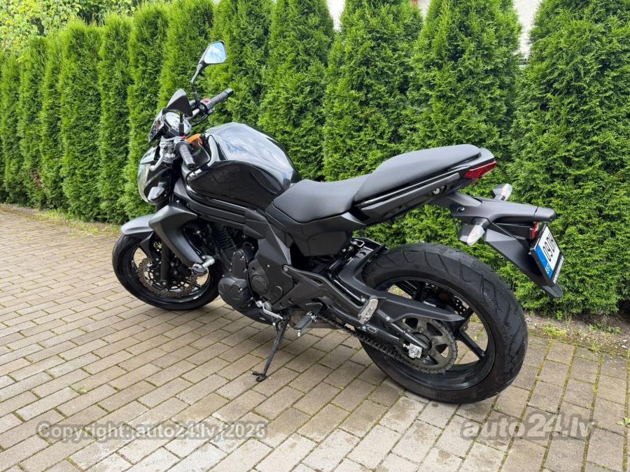 Melns Kawasaki ER-6N 2014 Tallina, ar dzinēja tilpumu 0.65 L un nobraukumu 11 tūkst. km par 4500 €, foto 4 vietnē AUTOMOTO.COM.LV