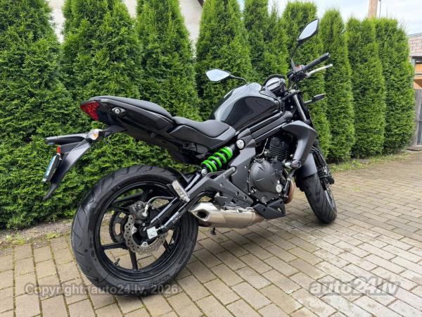 Melns Kawasaki ER-6N 2014 Tallina, ar dzinēja tilpumu 0.65 L un nobraukumu 11 tūkst. km par 4500 €, foto 4 vietnē AUTOMOTO.COM.LV