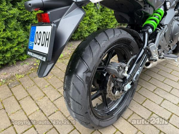Melns Kawasaki ER-6N 2014 Tallina, ar dzinēja tilpumu 0.65 L un nobraukumu 11 tūkst. km par 4500 €, foto 7 vietnē AUTOMOTO.COM.LV