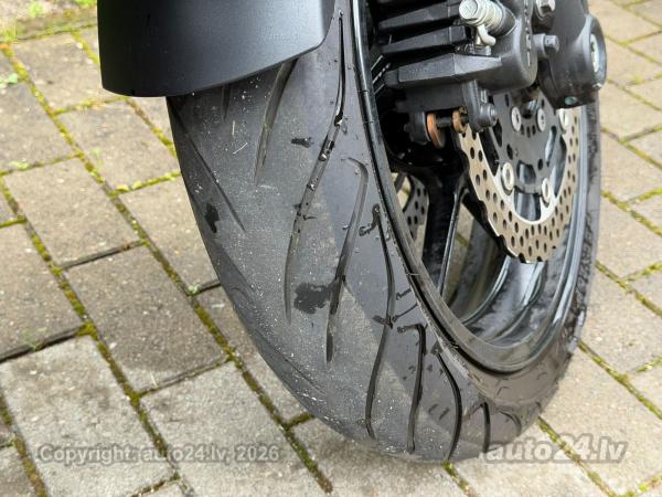 Melns Kawasaki ER-6N 2014 Tallina, ar dzinēja tilpumu 0.65 L un nobraukumu 11 tūkst. km par 4500 €, foto 8 vietnē AUTOMOTO.COM.LV