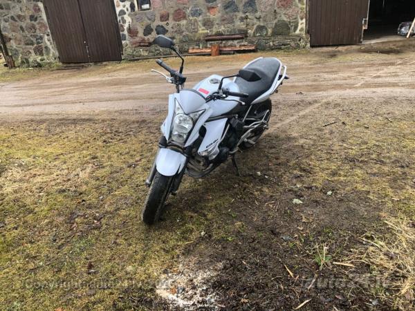 Pelēks Kawasaki ER-6N 2009 Viljandi, ar dzinēja tilpumu 0.65 L un nobraukumu 23 tūkst. km par 3500 €, foto 5 vietnē AUTOMOTO.COM.LV