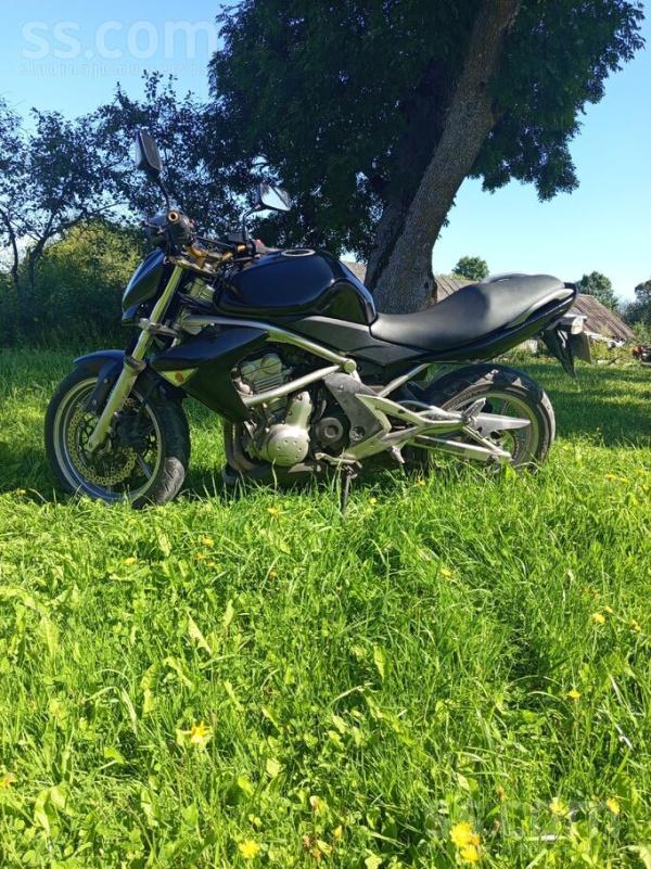 Kawasaki ER-6N 2008 in Talsi, with an engine capacity of 0.65 L and mileage of 0 thousand km for 1950 €, photo 4 on AUTOMOTO.COM.LV