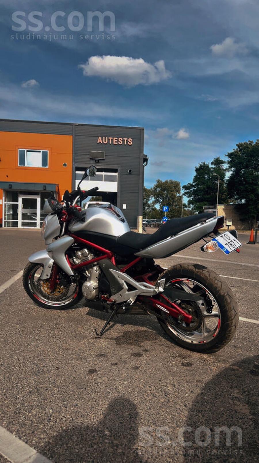Kawasaki ER-6N 2008 in Daugavpils, with an engine capacity of 0.65 L and mileage of 0 thousand km for 1700 €, photo 1 on AUTOMOTO.COM.LV