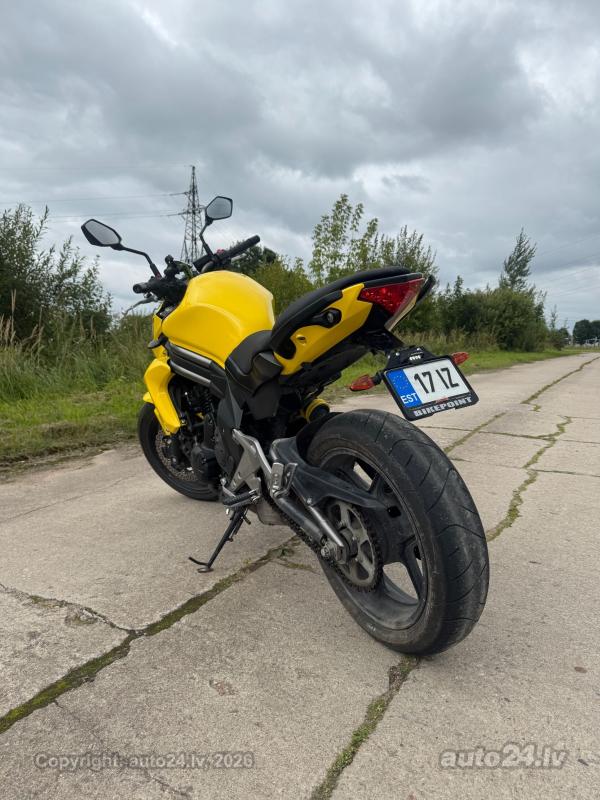 Kawasaki ER-6N 2012 in Narva, with an engine capacity of 0.65 L and mileage of 14 thousand km for 3900 €, photo 4 on AUTOMOTO.COM.LV