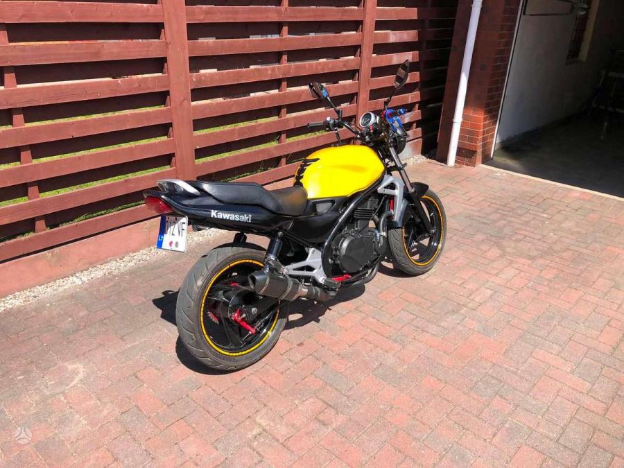 Black Kawasaki ER 1997 in Mazeikiai, with an engine capacity of 0.50 L and mileage of 29 thousand km for 1000 €, photo 3 on AUTOMOTO.COM.LV