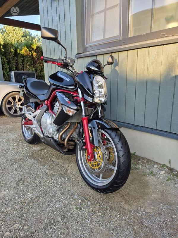 Black Kawasaki ER 2005 in Kursenai, with an engine capacity of 0.65 L and mileage of 7 thousand km for 2399 €, photo 1 on AUTOMOTO.COM.LV