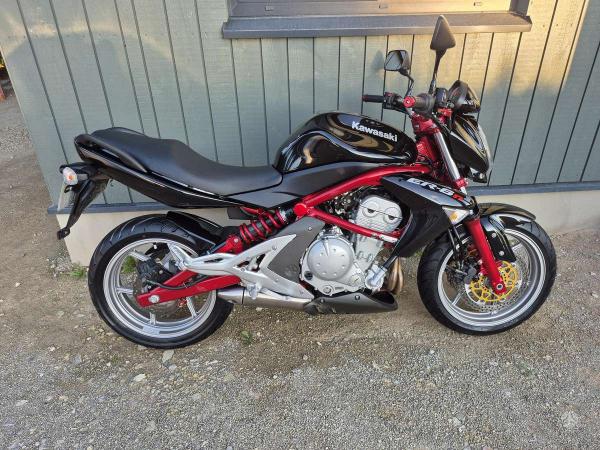 Black Kawasaki ER 2005 in Kursenai, with an engine capacity of 0.65 L and mileage of 7 thousand km for 2399 €, photo 3 on AUTOMOTO.COM.LV