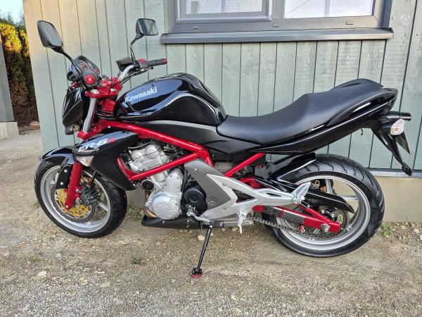 Black Kawasaki ER 2005 in Kursenai, with an engine capacity of 0.65 L and mileage of 7 thousand km for 2399 €, photo 4 on AUTOMOTO.COM.LV