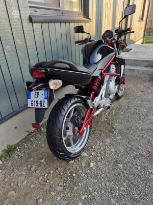 Black Kawasaki ER 2005 in Kursenai, with an engine capacity of 0.65 L and mileage of 7 thousand km for 2399 €, photo 9 on AUTOMOTO.COM.LV