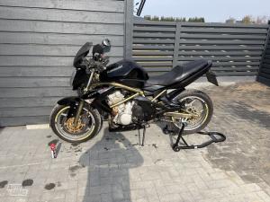 Melns Kawasaki ER 2006 Šauļi, ar dzinēja tilpumu 0.65 L un nobraukumu 27 tūkst. km par 2200 €, foto 5 vietnē AUTOMOTO.COM.LV