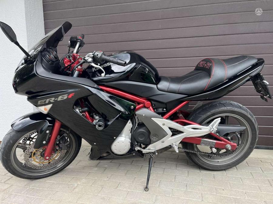 Melns Kawasaki ER 2006 Alīta, ar dzinēja tilpumu 0.65 L un nobraukumu 32 tūkst. km par 2600 €, foto 1 vietnē AUTOMOTO.COM.LV