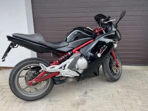 Melns Kawasaki ER 2006 Alīta, ar dzinēja tilpumu 0.65 L un nobraukumu 32 tūkst. km par 2600 €, foto 3 vietnē AUTOMOTO.COM.LV